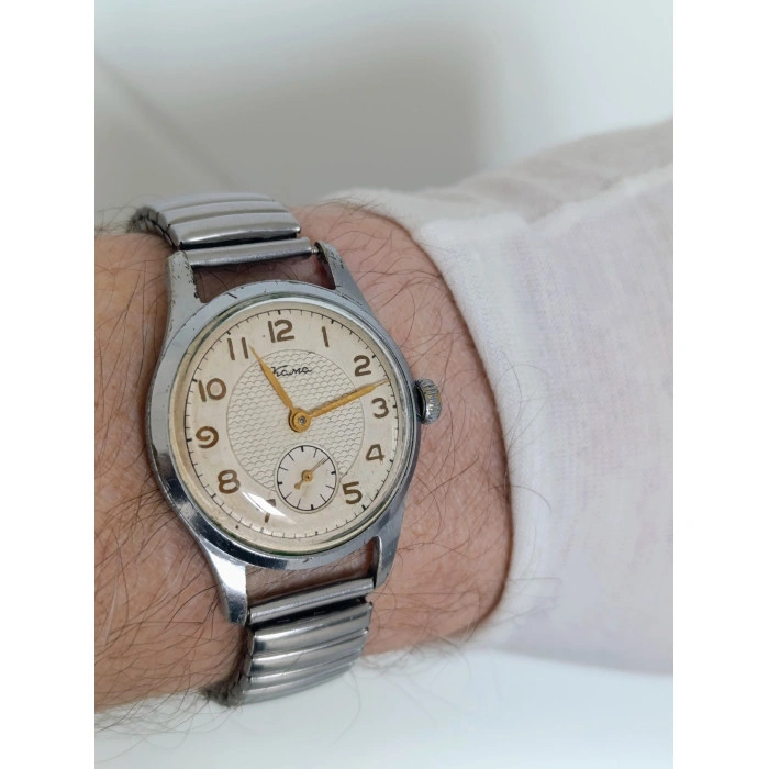 Kama Watch 1956 - Exquisite Soviet Timepiece for the True Connoisseur ...